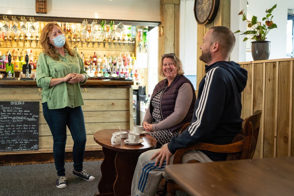 Devon publicans open farm shop and café to help support local residents ...